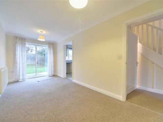 4 bedroom end of terrace house to rent