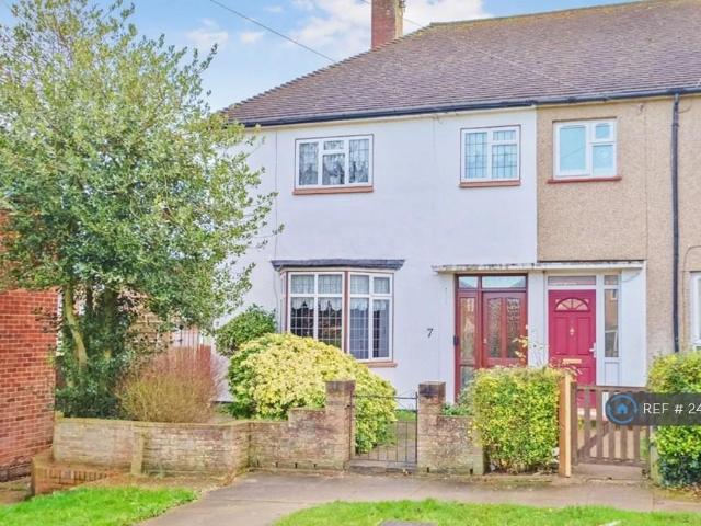 4 bedroom end of terrace house to rent