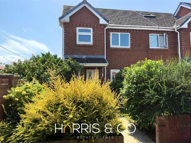 4 bedroom end of terrace house to rent