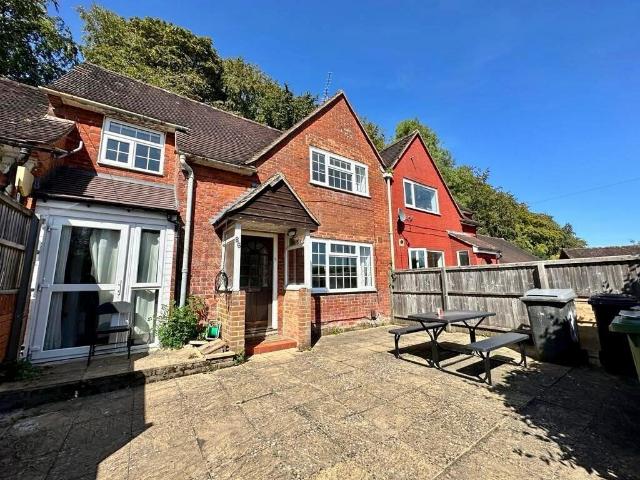 4 bedroom end of terrace house to rent
