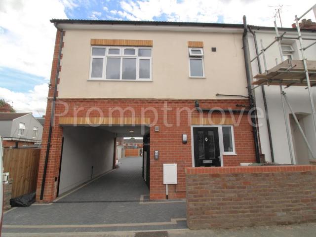 4 bedroom end of terrace house to rent