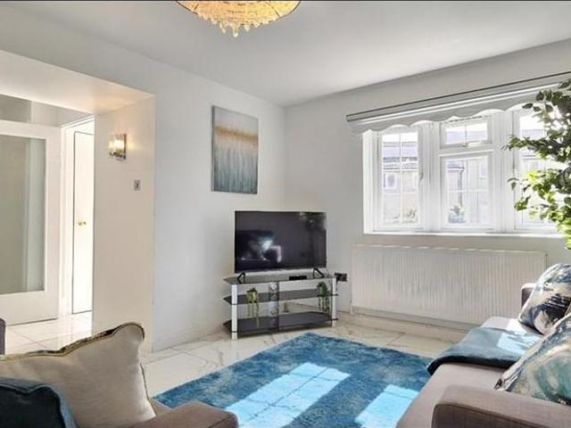 4 bedroom end of terrace house to rent