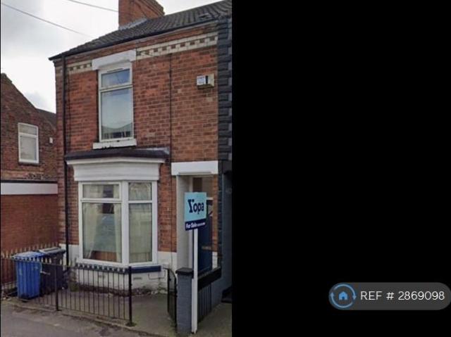 4 bedroom end of terrace house to rent