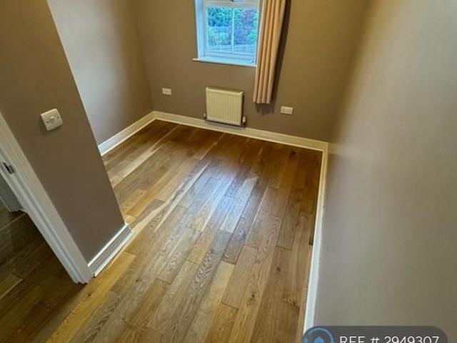4 bedroom end of terrace house to rent