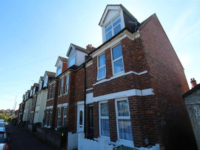 4 bedroom end of terrace house to rent
