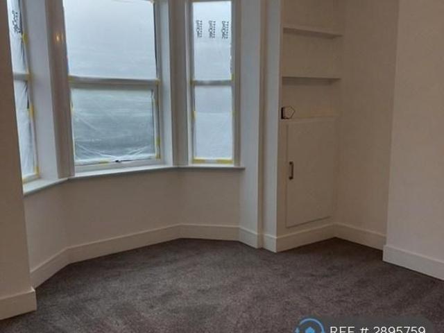 4 bedroom end of terrace house to rent