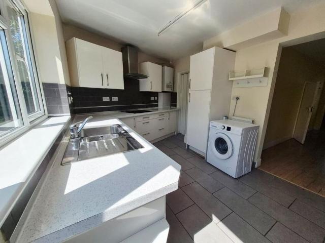 4 bedroom end of terrace house to rent