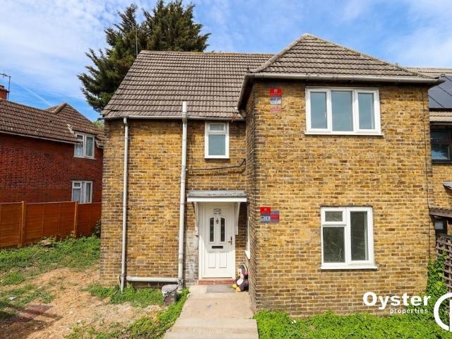 4 bedroom end of terrace house to rent