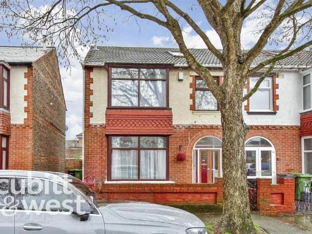 4 bedroom end of terrace house to rent