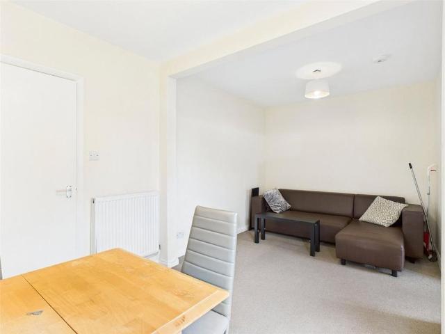 4 bedroom end of terrace house to rent