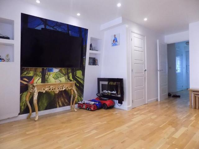 4 bedroom end of terrace house to rent