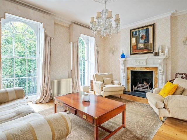 4 bedroom end of terrace house to rent