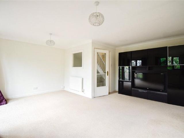 4 bedroom end of terrace house to rent