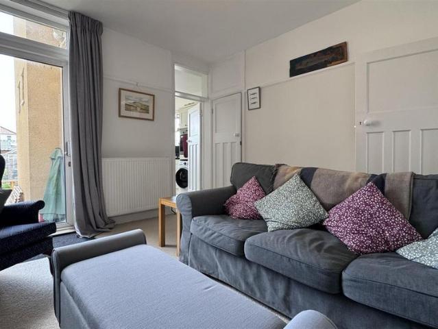4 bedroom end of terrace house to rent