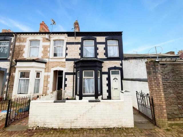4 bedroom end of terrace house to rent