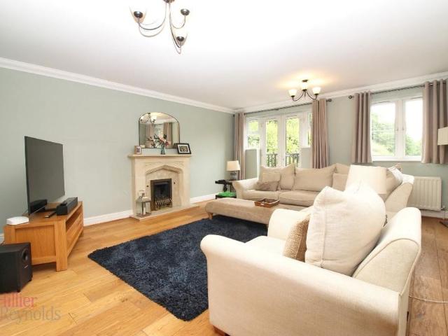 4 bedroom end of terrace house to rent