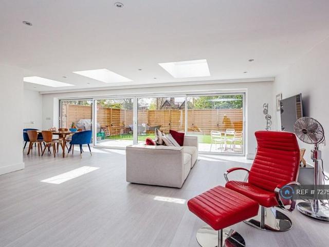4 bedroom end of terrace house to rent
