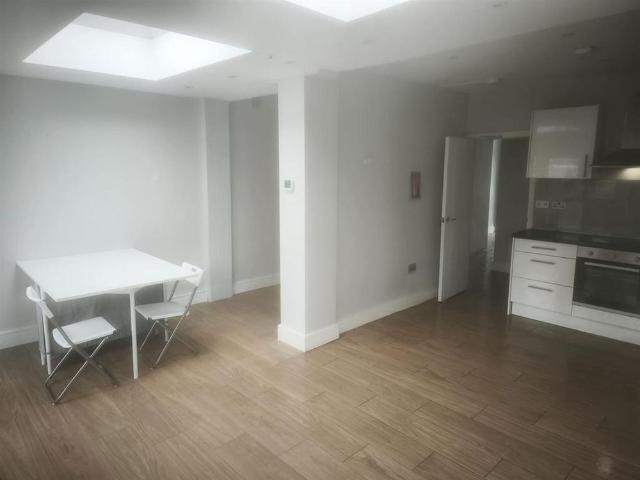 4 bedroom end of terrace house to rent