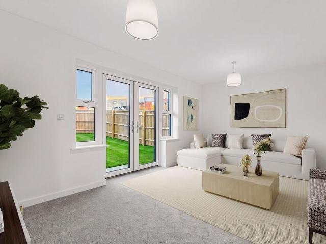 4 bedroom end of terrace house to rent