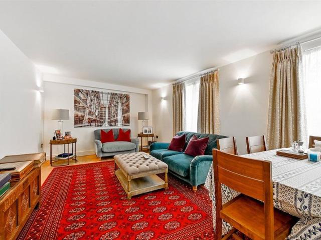 4 bedroom end of terrace house to rent