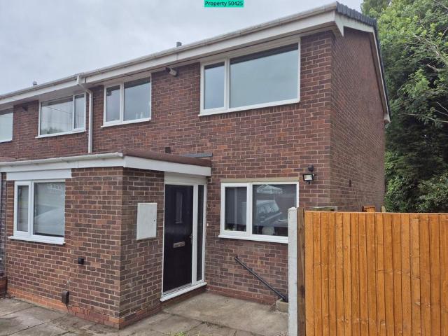 4 bedroom end of terrace house to rent