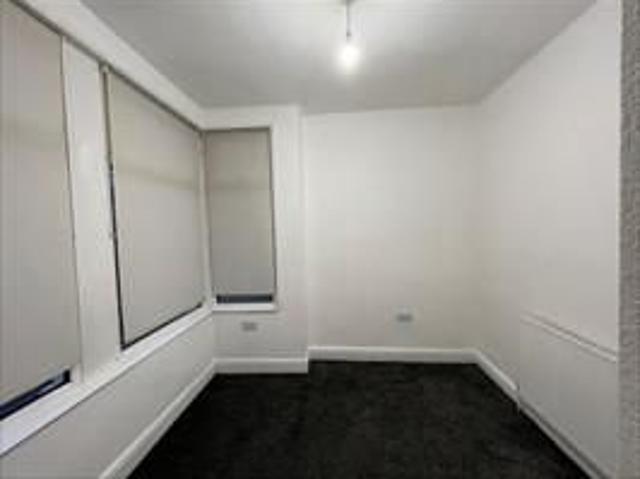 4 bedroom end of terrace house to rent