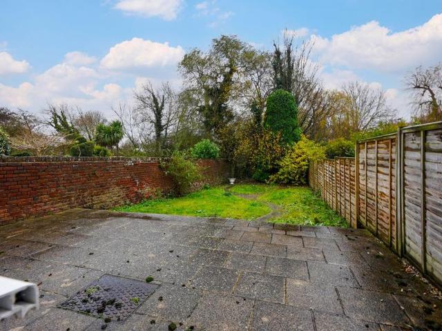4 bedroom end of terrace house to rent