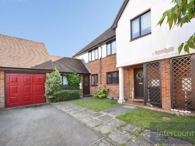 4 bedroom end of terrace house to rent