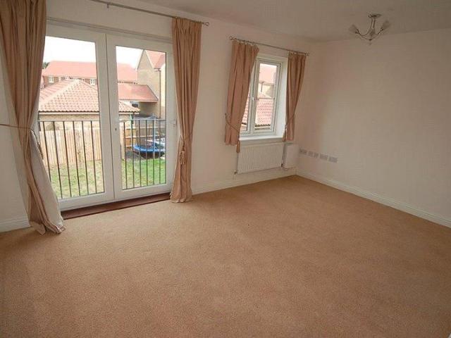 4 bedroom end of terrace house to rent