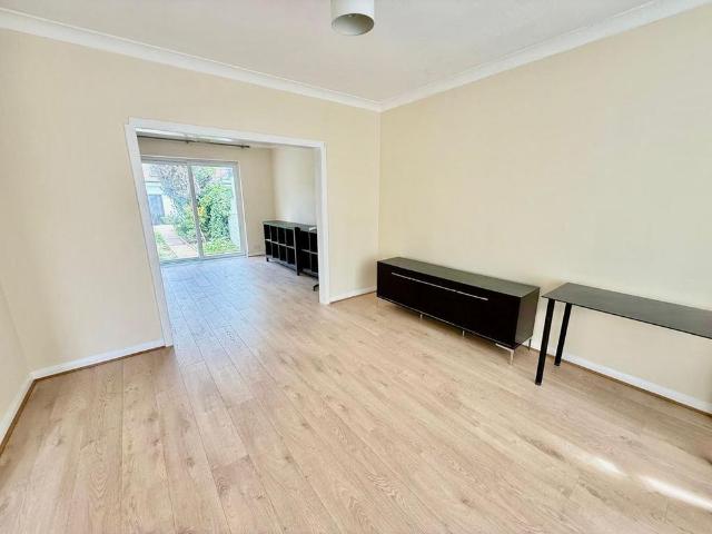 4 bedroom end of terrace house to rent