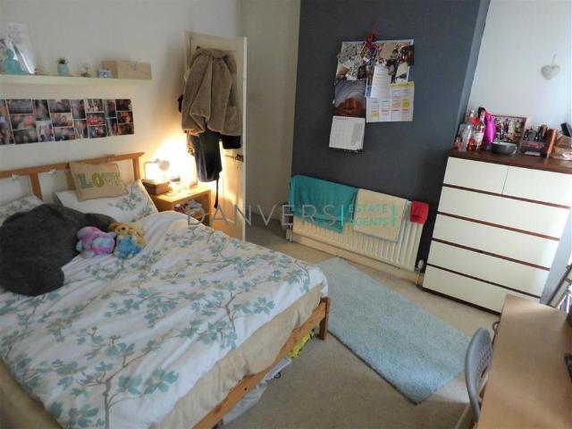 4 bedroom end of terrace house to rent