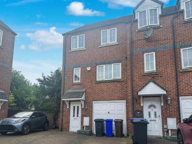 4 bedroom end of terrace house to rent