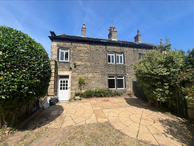 4 bedroom end of terrace house to rent