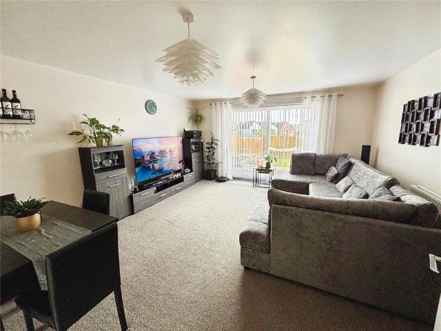 4 bedroom end of terrace house to rent