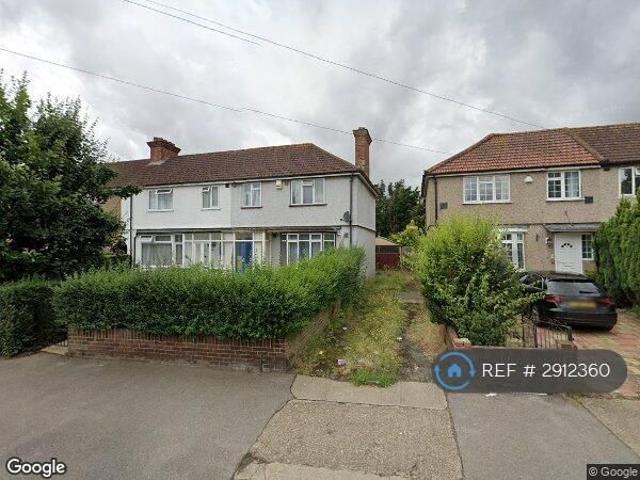 4 bedroom end of terrace house to rent