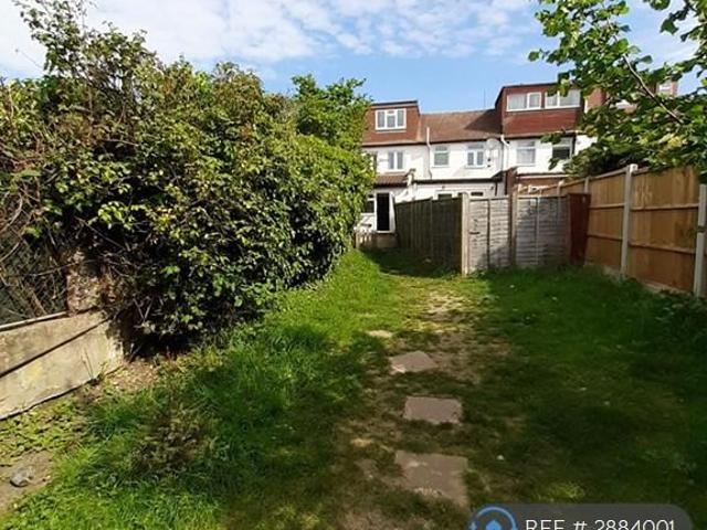 4 bedroom end of terrace house to rent