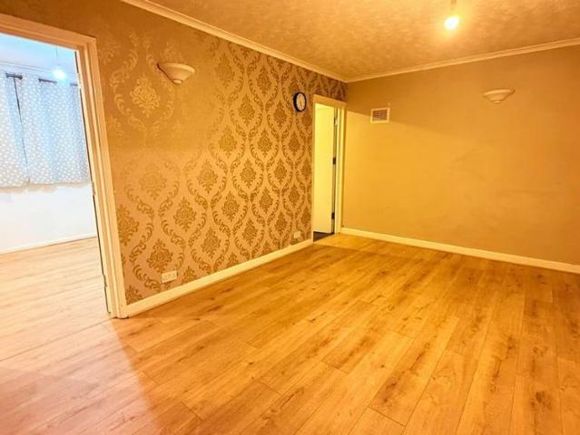4 bedroom end of terrace house to rent