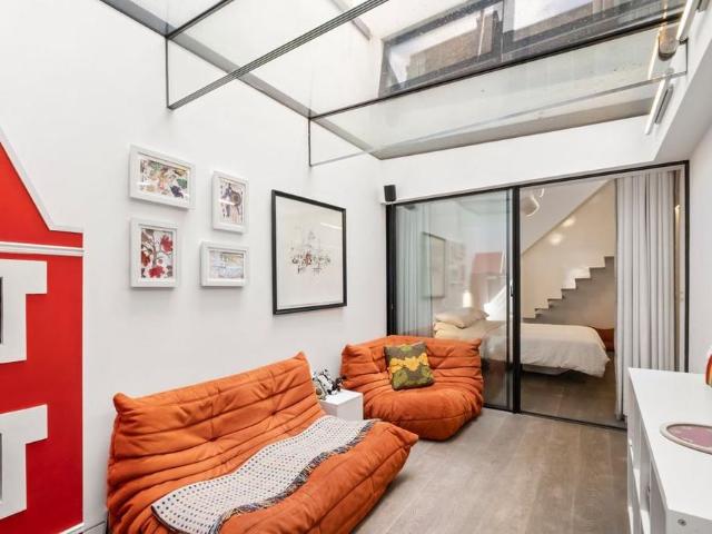 4 bedroom end of terrace house to rent