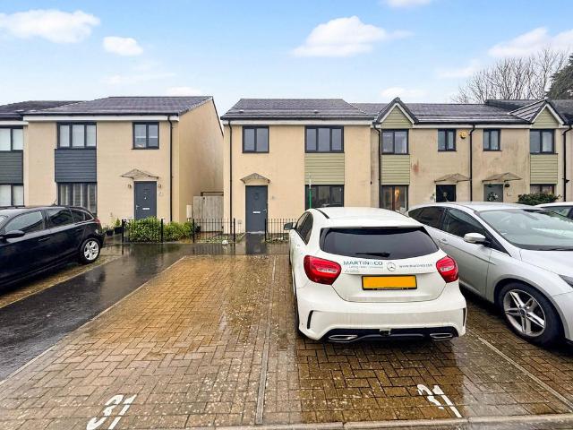 4 bedroom end of terrace house to rent