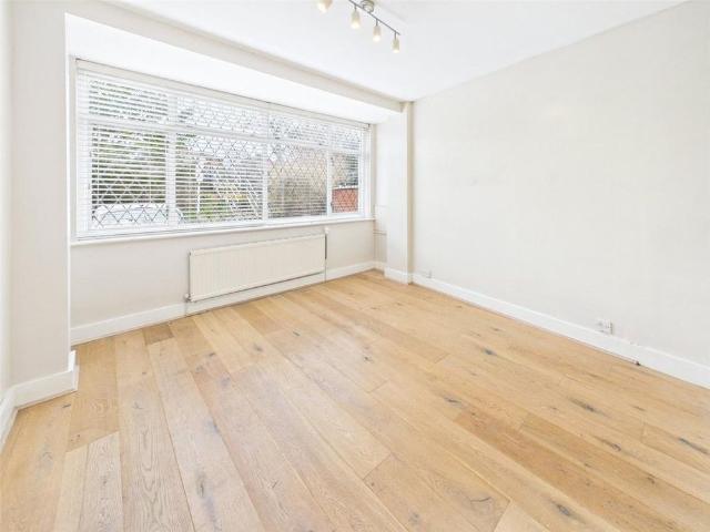 4 bedroom end of terrace house to rent