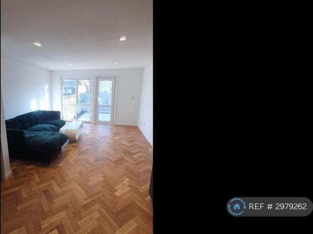 4 bedroom end of terrace house to rent