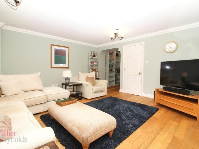 4 bedroom end of terrace house to rent