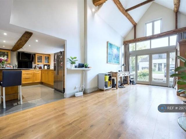 4 bedroom end of terrace house to rent