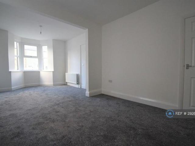 4 bedroom end of terrace house to rent