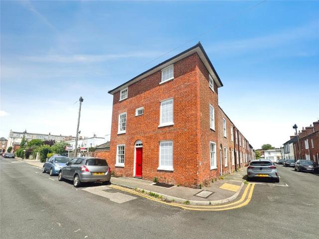 4 bedroom end of terrace house to rent