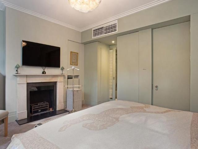 4 bedroom end of terrace house to rent