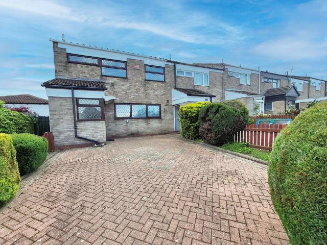 4 bedroom end of terrace house to rent