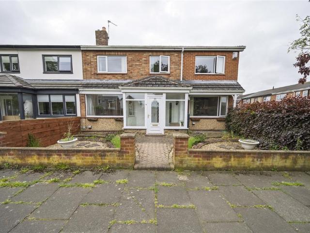 4 bedroom end of terrace house to rent