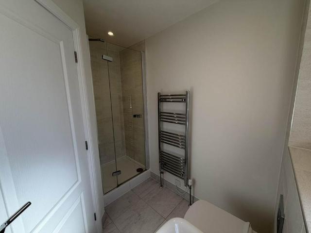 4 bedroom end of terrace house to rent