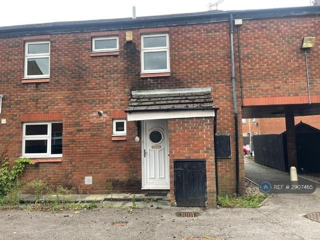 4 bedroom end of terrace house to rent